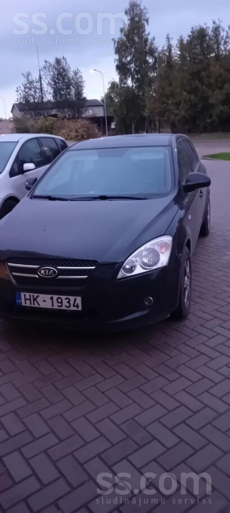 Black Kia Ceed 2007 in Rezekne, with an engine capacity of 1.60 L and mileage of 153 thousand km for 2600 €, photo 3 on AUTOMOTO.COM.LV