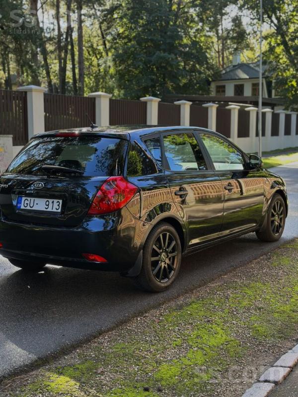 Black Kia Ceed 2007 in Riga, with an engine capacity of 1.40 L and mileage of 299 thousand km for 2250 €, photo 3 on AUTOMOTO.COM.LV