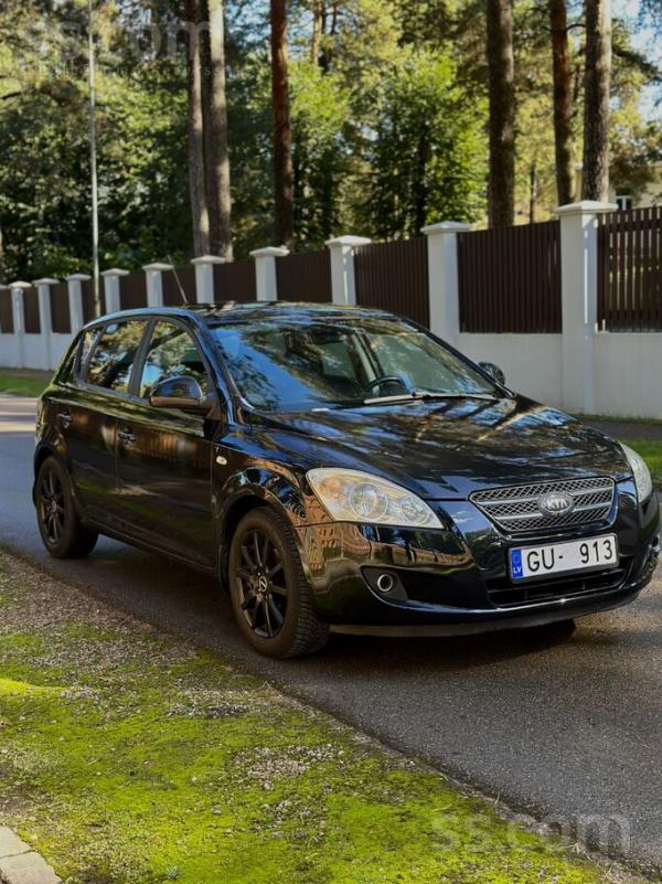 Black Kia Ceed 2007 in Riga, with an engine capacity of 1.40 L and mileage of 299 thousand km for 2250 €, photo 4 on AUTOMOTO.COM.LV
