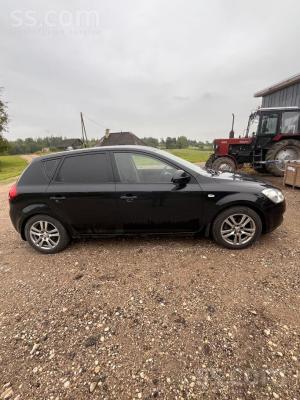 Melns Kia Ceed 2008 Cēsis, ar dzinēja tilpumu 1.60 L un nobraukumu 230 tūkst. km par 1500 €, foto 4 vietnē AUTOMOTO.COM.LV