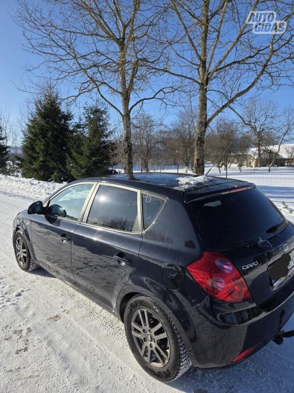 Melns Kia Ceed 2008 Plungė, ar dzinēja tilpumu 2.00 L un nobraukumu 296 tūkst. km par 1250 €, foto 4 vietnē AUTOMOTO.COM.LV