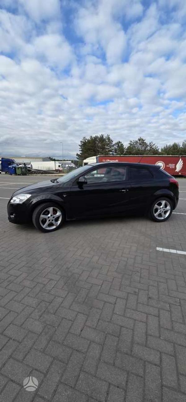 Black Kia Ceed 2008 in Kaunas, with an engine capacity of 1.58 L and mileage of 280 thousand km for 1990 €, photo 4 on AUTOMOTO.COM.LV