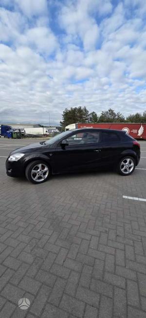 Black Kia Ceed 2008 in Kaunas, with an engine capacity of 1.58 L and mileage of 280 thousand km for 1990 €, photo 4 on AUTOMOTO.COM.LV