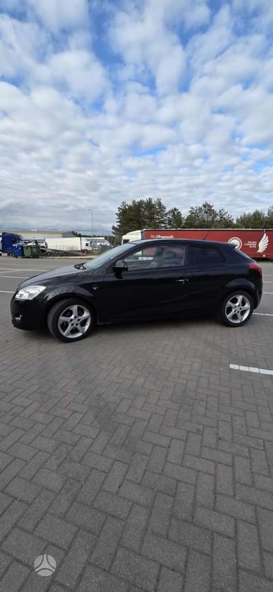 Black Kia Ceed 2008 in Kaunas, with an engine capacity of 1.58 L and mileage of 280 thousand km for 1990 €, photo 4 on AUTOMOTO.COM.LV