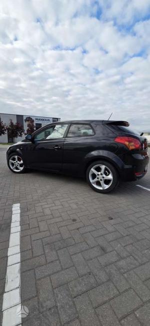Black Kia Ceed 2008 in Kaunas, with an engine capacity of 1.58 L and mileage of 280 thousand km for 1990 €, photo 5 on AUTOMOTO.COM.LV