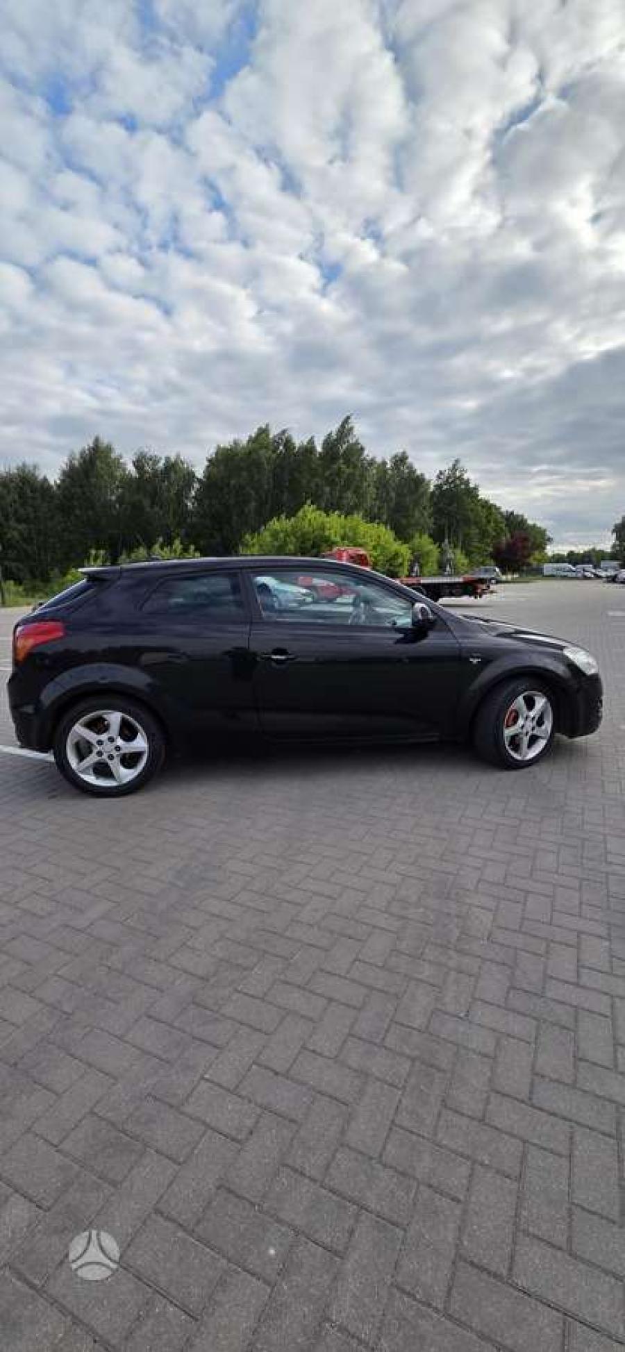 Black Kia Ceed 2008 in Kaunas, with an engine capacity of 1.58 L and mileage of 280 thousand km for 1990 €, photo 6 on AUTOMOTO.COM.LV