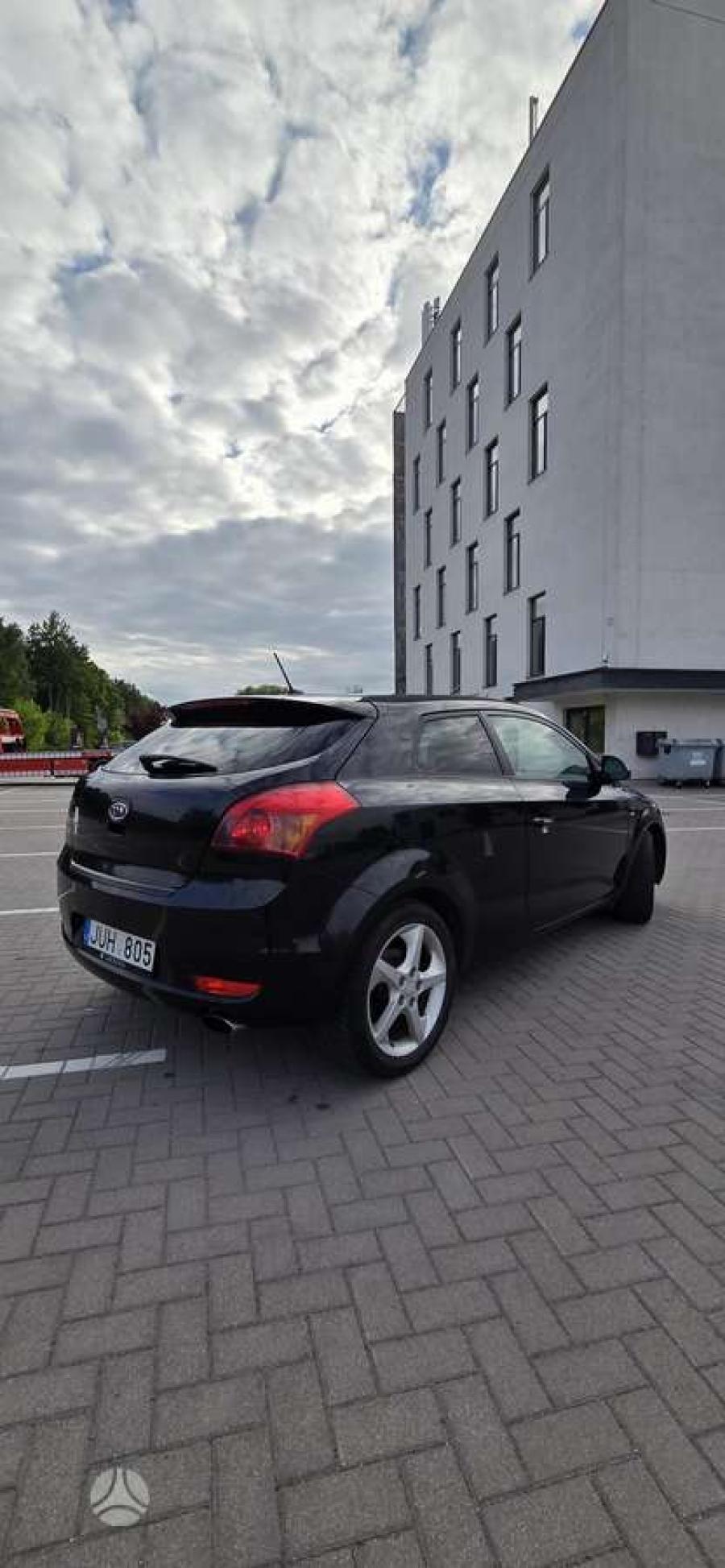 Black Kia Ceed 2008 in Kaunas, with an engine capacity of 1.58 L and mileage of 280 thousand km for 1990 €, photo 8 on AUTOMOTO.COM.LV