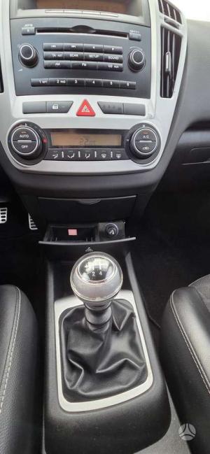 Black Kia Ceed 2008 in Kaunas, with an engine capacity of 1.58 L and mileage of 280 thousand km for 1990 €, photo 17 on AUTOMOTO.COM.LV