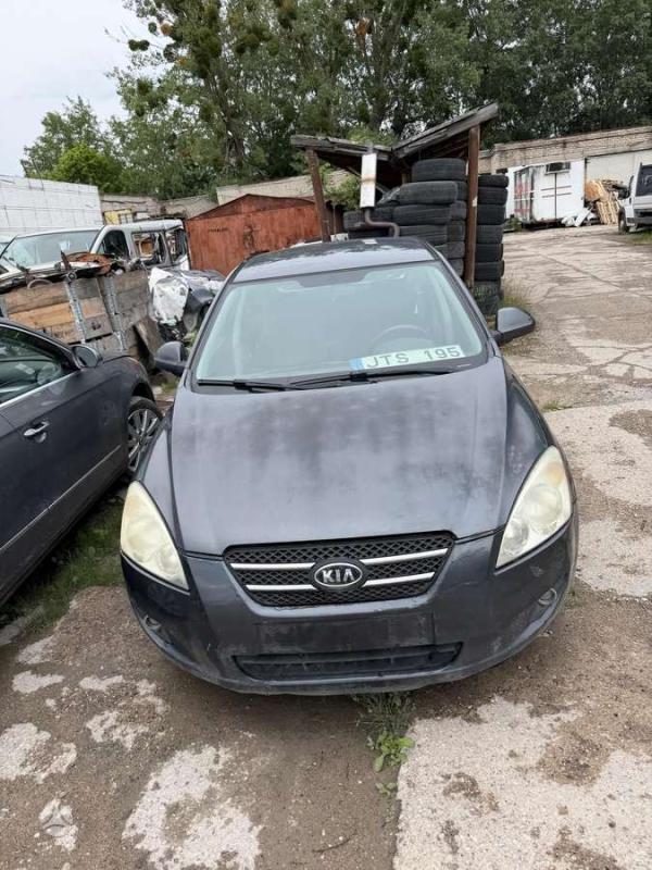 Black Kia Ceed 2009 in Kaunas, with an engine capacity of 1.58 L and mileage of 245 thousand km for 599 €, photo 2 on AUTOMOTO.COM.LV