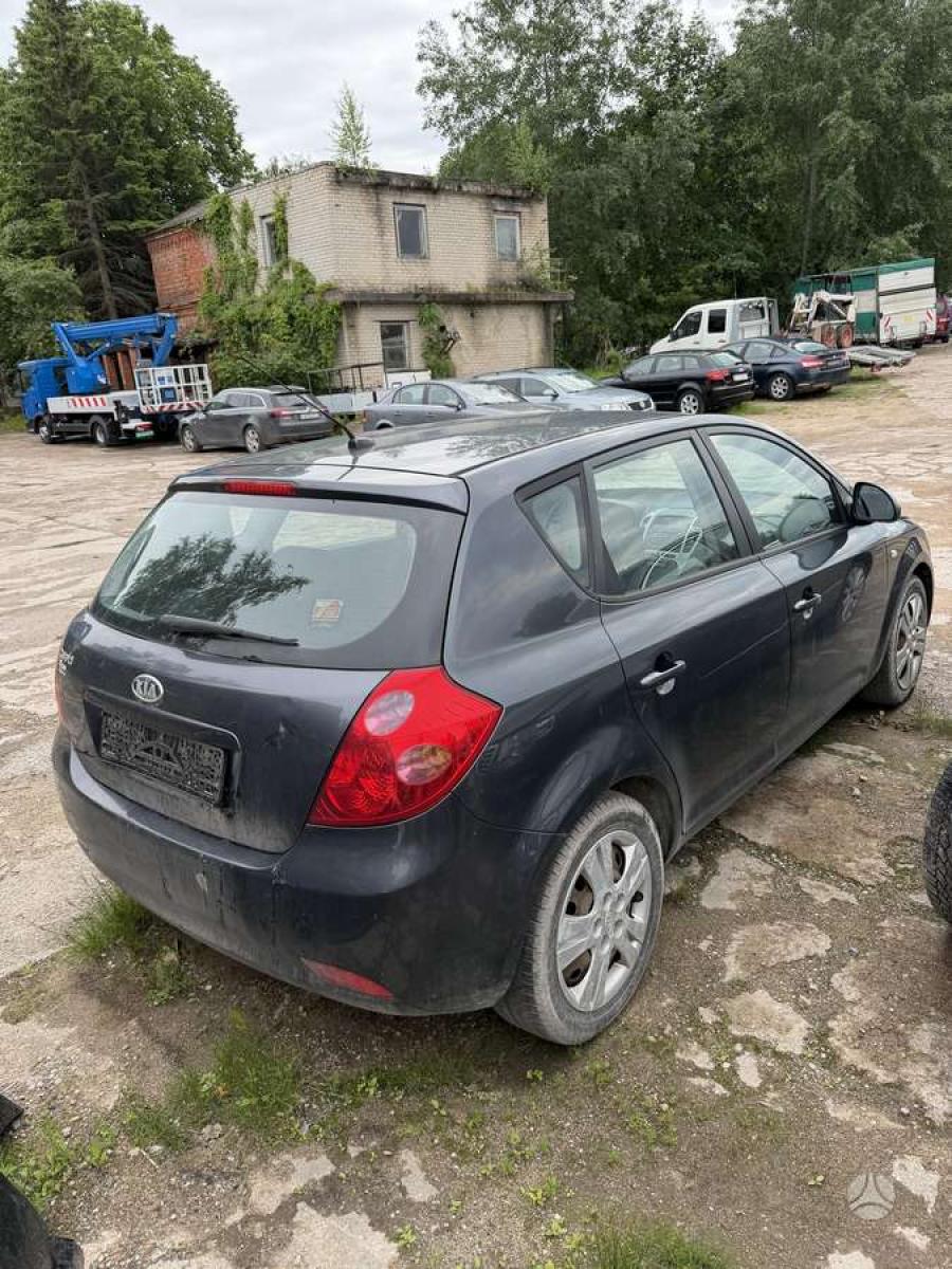 Melns Kia Ceed 2009 Kauņa, ar dzinēja tilpumu 1.58 L un nobraukumu 245 tūkst. km par 599 €, foto 5 vietnē AUTOMOTO.COM.LV