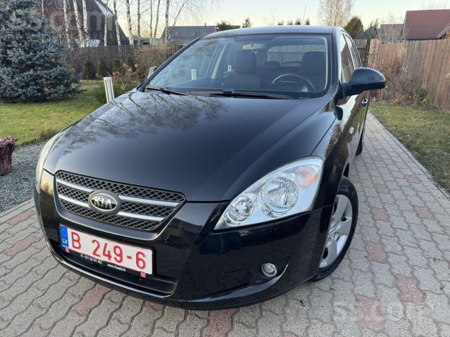 Black Kia Ceed 2010 in Ogre, with an engine capacity of 1.40 L and mileage of 93 thousand km for 4150 €, photo 3 on AUTOMOTO.COM.LV