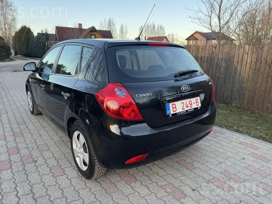 Black Kia Ceed 2010 in Ogre, with an engine capacity of 1.40 L and mileage of 93 thousand km for 4150 €, photo 11 on AUTOMOTO.COM.LV