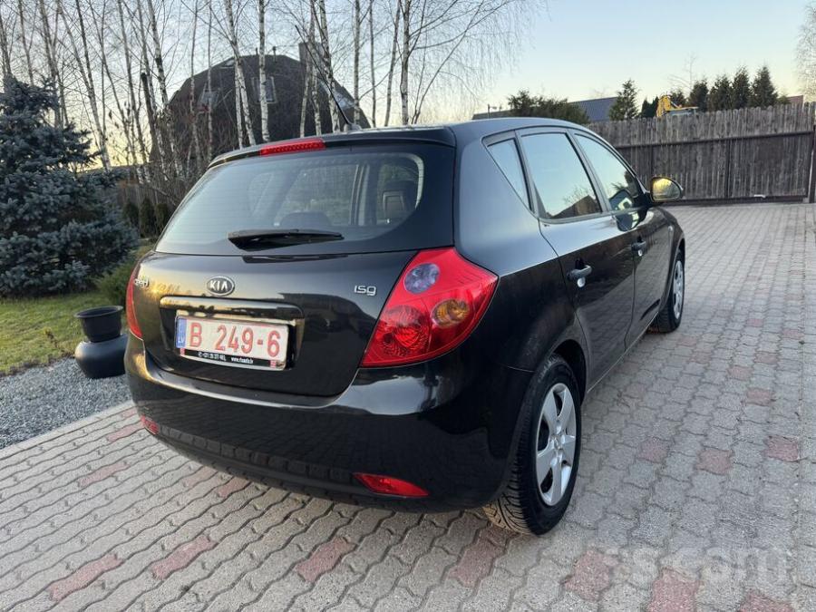 Black Kia Ceed 2010 in Ogre, with an engine capacity of 1.40 L and mileage of 93 thousand km for 4150 €, photo 13 on AUTOMOTO.COM.LV