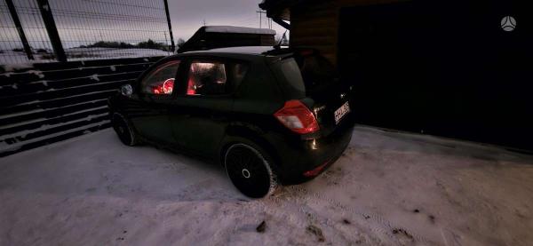 Melns Kia Ceed 2010 Kauņa, ar dzinēja tilpumu 1.58 L un nobraukumu 239 tūkst. km par 2200 €, foto 2 vietnē AUTOMOTO.COM.LV