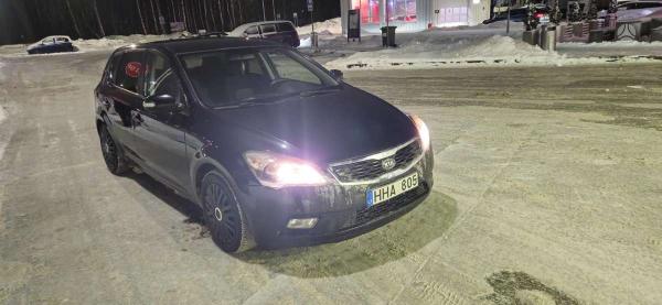 Melns Kia Ceed 2010 Kauņa, ar dzinēja tilpumu 1.58 L un nobraukumu 239 tūkst. km par 2200 €, foto 10 vietnē AUTOMOTO.COM.LV