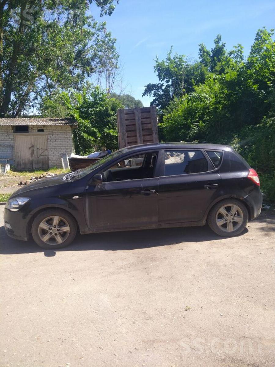 Melns Kia Ceed 2011 Jelgava, ar dzinēja tilpumu 1.60 L un nobraukumu 360 tūkst. km par 900 €, foto 6 vietnē AUTOMOTO.COM.LV