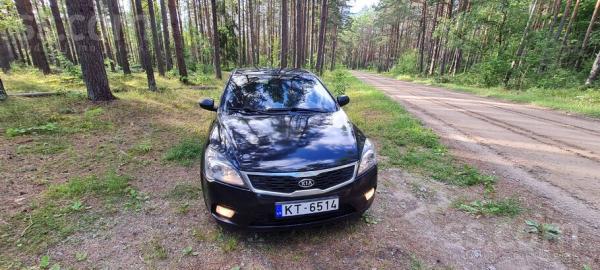 Black Kia Ceed 2011 in Jurmala, with an engine capacity of 1.60 L and mileage of 361 thousand km for 1700 €, photo 2 on AUTOMOTO.COM.LV