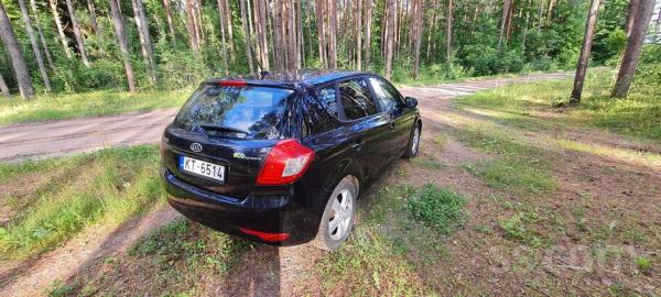 Black Kia Ceed 2011 in Jurmala, with an engine capacity of 1.60 L and mileage of 361 thousand km for 1700 €, photo 4 on AUTOMOTO.COM.LV