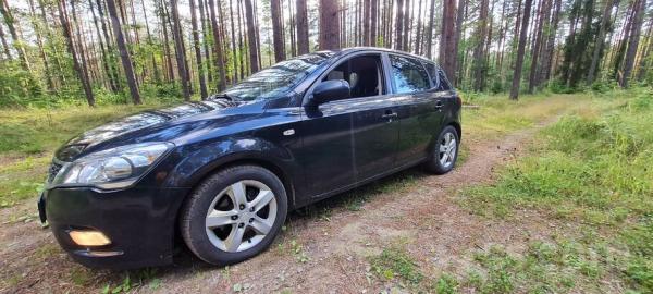 Black Kia Ceed 2011 in Jurmala, with an engine capacity of 1.60 L and mileage of 361 thousand km for 1700 €, photo 6 on AUTOMOTO.COM.LV