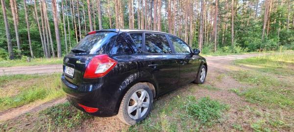 Black Kia Ceed 2011 in Jurmala, with an engine capacity of 1.60 L and mileage of 361 thousand km for 1700 €, photo 8 on AUTOMOTO.COM.LV