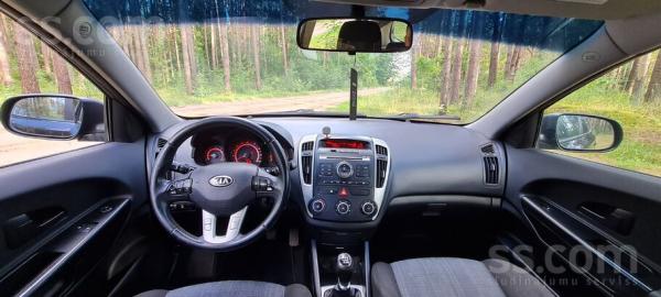 Black Kia Ceed 2011 in Jurmala, with an engine capacity of 1.60 L and mileage of 361 thousand km for 1700 €, photo 10 on AUTOMOTO.COM.LV