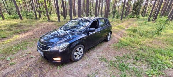 Black Kia Ceed 2011 in Jurmala, with an engine capacity of 1.60 L and mileage of 361 thousand km for 1700 €, photo 3 on AUTOMOTO.COM.LV