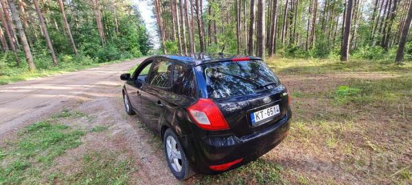 Black Kia Ceed 2011 in Jurmala, with an engine capacity of 1.60 L and mileage of 361 thousand km for 1700 €, photo 5 on AUTOMOTO.COM.LV