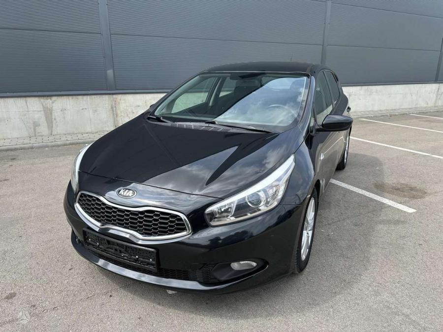 Black Kia Ceed 2012 in Telschi, with an engine capacity of 1.40 L and mileage of 217 thousand km for 3800 €, photo 1 on AUTOMOTO.COM.LV