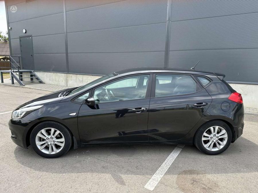 Black Kia Ceed 2012 in Telschi, with an engine capacity of 1.40 L and mileage of 217 thousand km for 3800 €, photo 3 on AUTOMOTO.COM.LV