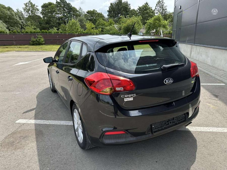 Black Kia Ceed 2012 in Telschi, with an engine capacity of 1.40 L and mileage of 217 thousand km for 3800 €, photo 4 on AUTOMOTO.COM.LV