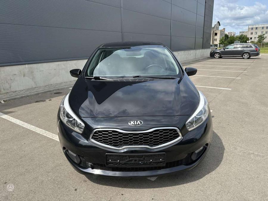 Black Kia Ceed 2012 in Telschi, with an engine capacity of 1.40 L and mileage of 217 thousand km for 3800 €, photo 9 on AUTOMOTO.COM.LV