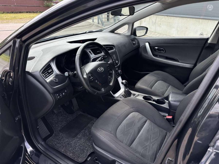Black Kia Ceed 2012 in Telschi, with an engine capacity of 1.40 L and mileage of 217 thousand km for 3800 €, photo 10 on AUTOMOTO.COM.LV