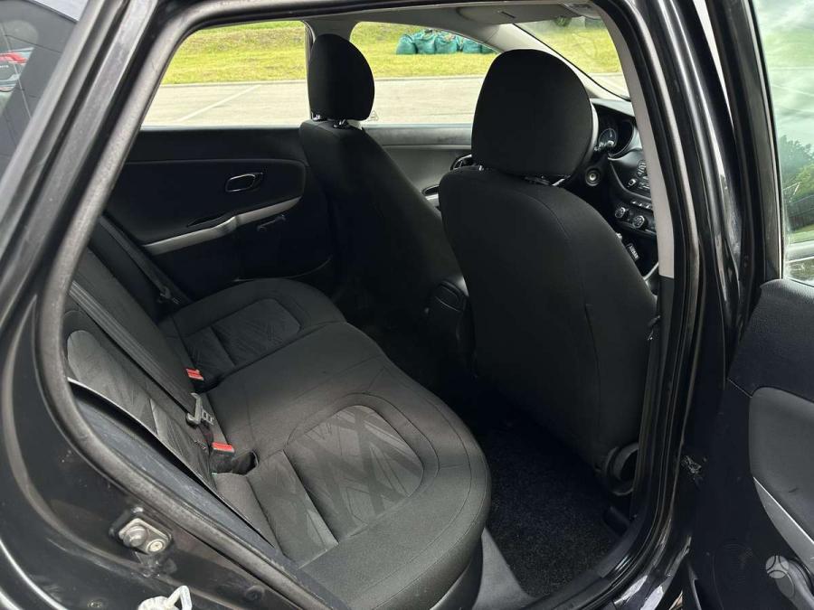Black Kia Ceed 2012 in Telschi, with an engine capacity of 1.40 L and mileage of 217 thousand km for 3800 €, photo 15 on AUTOMOTO.COM.LV