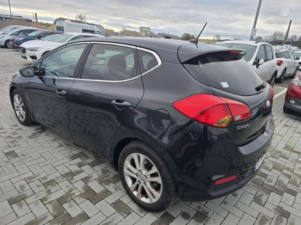 Black Kia Ceed 2013 in Taurage, with an engine capacity of 1.60 L and mileage of 270 thousand km for 3700 €, photo 5 on AUTOMOTO.COM.LV