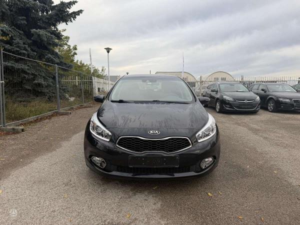 Melns Kia Ceed 2013 Marijampole, ar dzinēja tilpumu 1.58 L un nobraukumu 142 tūkst. km par 3850 €, foto 3 vietnē AUTOMOTO.COM.LV