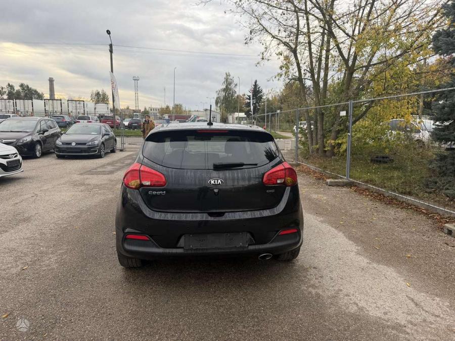 Melns Kia Ceed 2013 Marijampole, ar dzinēja tilpumu 1.58 L un nobraukumu 142 tūkst. km par 3850 €, foto 6 vietnē AUTOMOTO.COM.LV