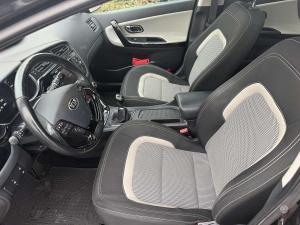 Melns Kia Ceed 2013 Marijampole, ar dzinēja tilpumu 1.58 L un nobraukumu 142 tūkst. km par 3850 €, foto 10 vietnē AUTOMOTO.COM.LV