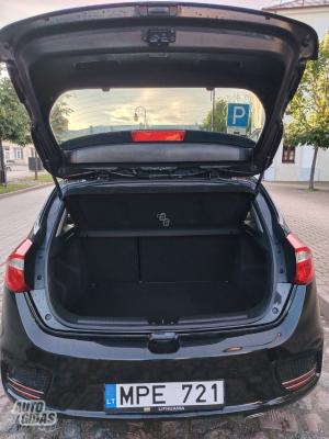 Black Kia Ceed 2016 in Ukmerge, with an engine capacity of 1.60 L and mileage of 303 thousand km for 6350 €, photo 16 on AUTOMOTO.COM.LV