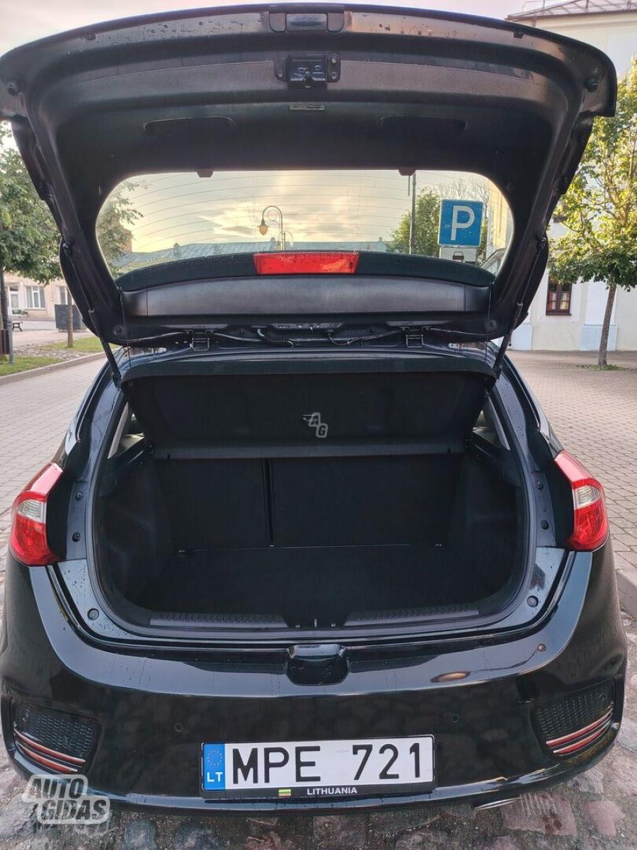 Black Kia Ceed 2016 in Ukmerge, with an engine capacity of 1.60 L and mileage of 303 thousand km for 6350 €, photo 16 on AUTOMOTO.COM.LV