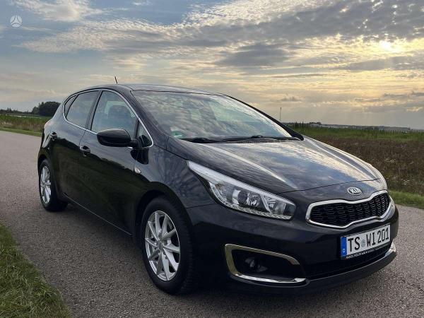 Black Kia Ceed 2016 in Panevezys, with an engine capacity of 1.00 L and mileage of 127 thousand km for 6500 €, photo 4 on AUTOMOTO.COM.LV