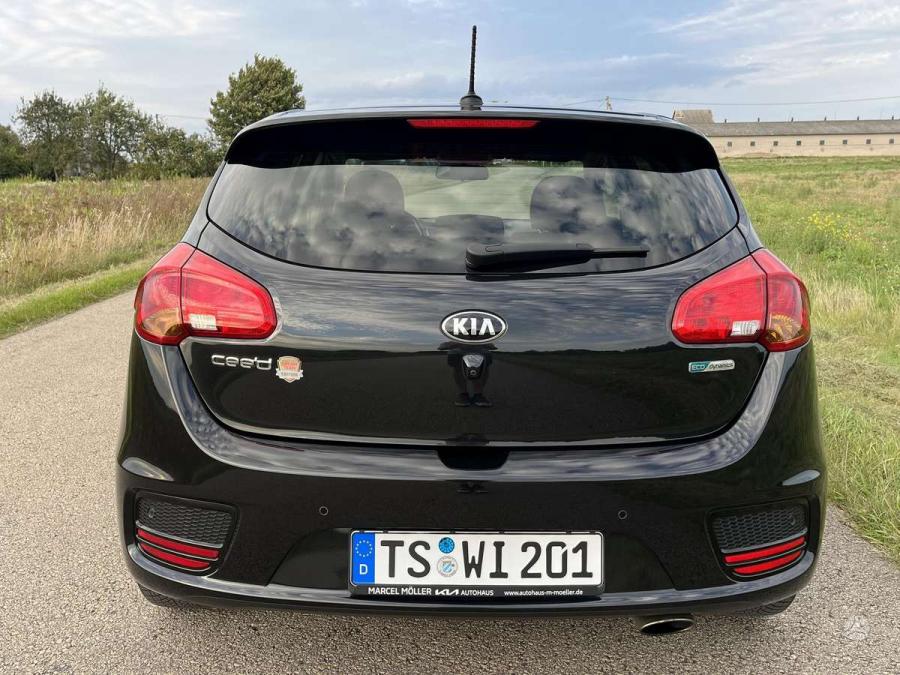 Melns Kia Ceed 2016 Panevēža, ar dzinēja tilpumu 1.00 L un nobraukumu 127 tūkst. km par 6500 €, foto 6 vietnē AUTOMOTO.COM.LV