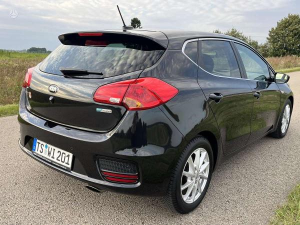 Black Kia Ceed 2016 in Panevezys, with an engine capacity of 1.00 L and mileage of 127 thousand km for 6500 €, photo 7 on AUTOMOTO.COM.LV
