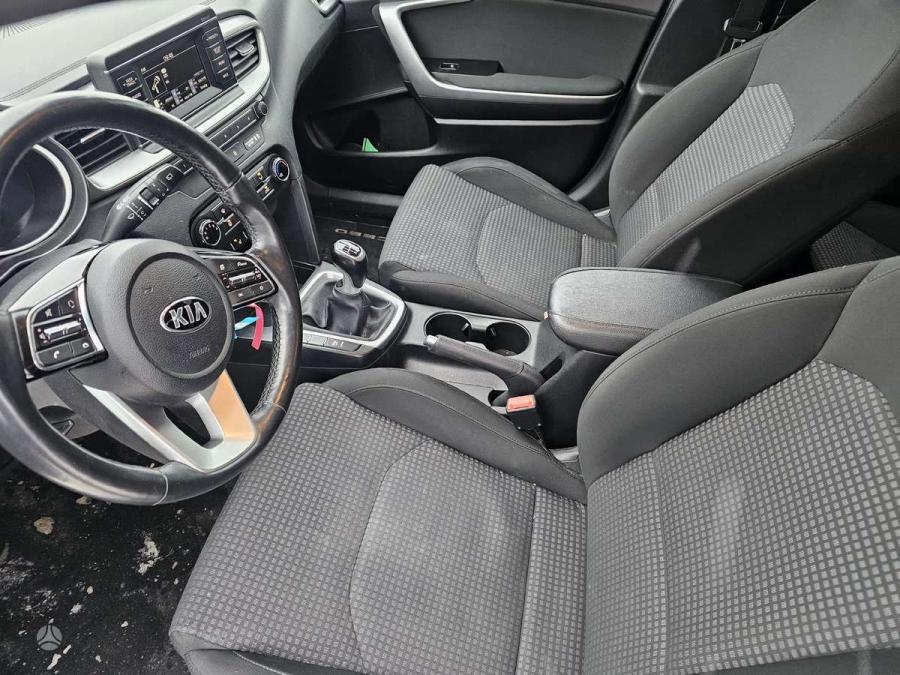 Black Kia Ceed 2019 in Kaunas, with an engine capacity of 1.40 L and mileage of 141 thousand km for 7999 €, photo 17 on AUTOMOTO.COM.LV