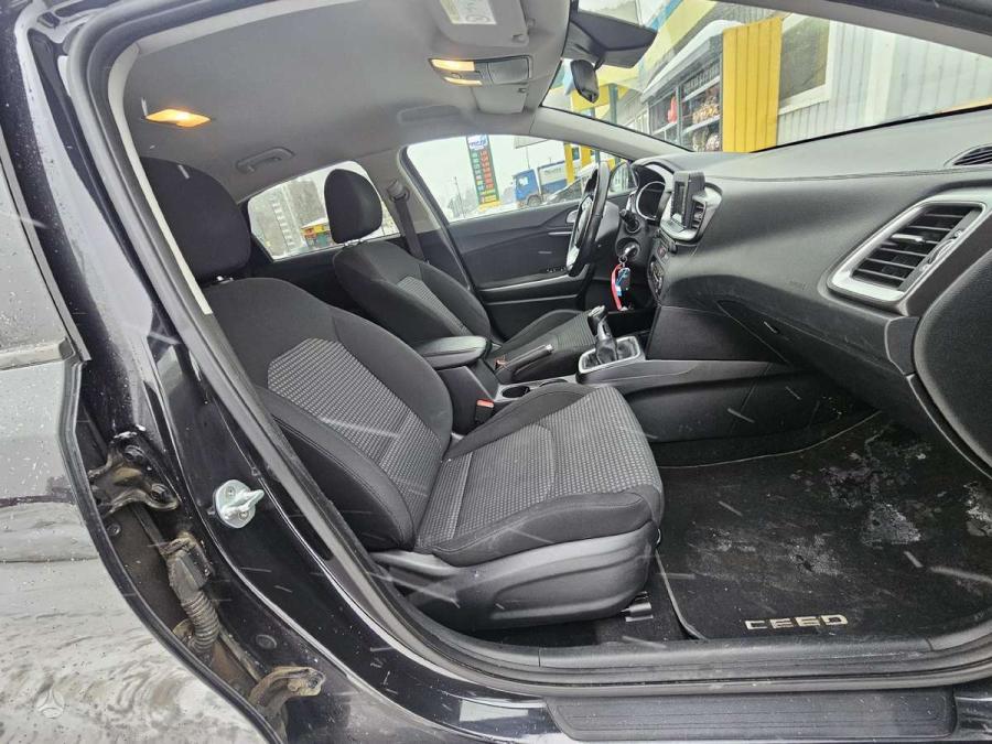 Black Kia Ceed 2019 in Kaunas, with an engine capacity of 1.40 L and mileage of 141 thousand km for 7999 €, photo 19 on AUTOMOTO.COM.LV