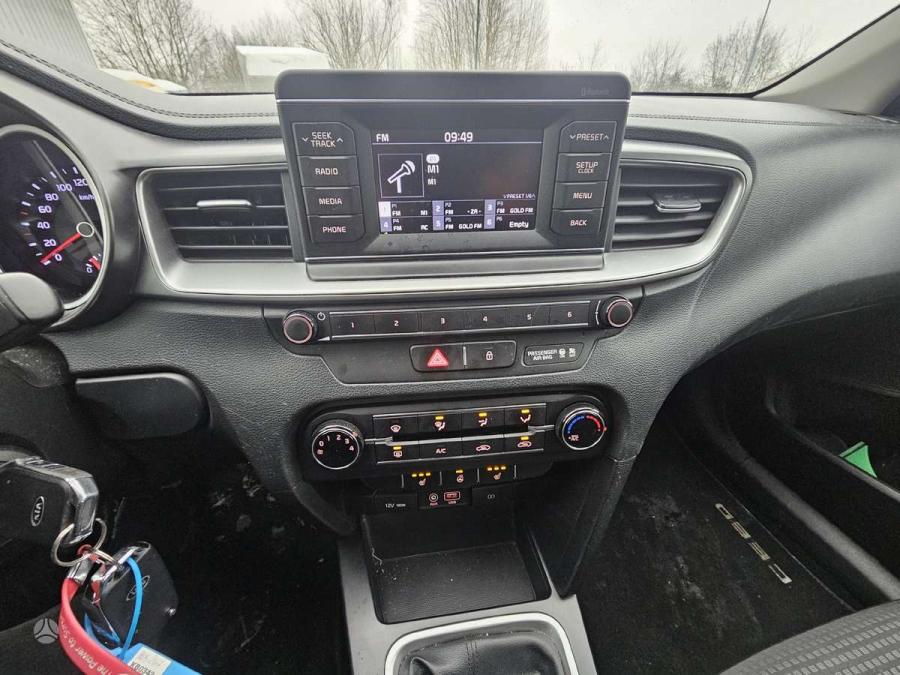 Black Kia Ceed 2019 in Kaunas, with an engine capacity of 1.40 L and mileage of 141 thousand km for 7999 €, photo 21 on AUTOMOTO.COM.LV