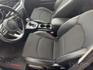 Black Kia Ceed 2019 in Riga, with an engine capacity of 1.40 L and mileage of 92 thousand km for 13000 €, photo 6 on AUTOMOTO.COM.LV