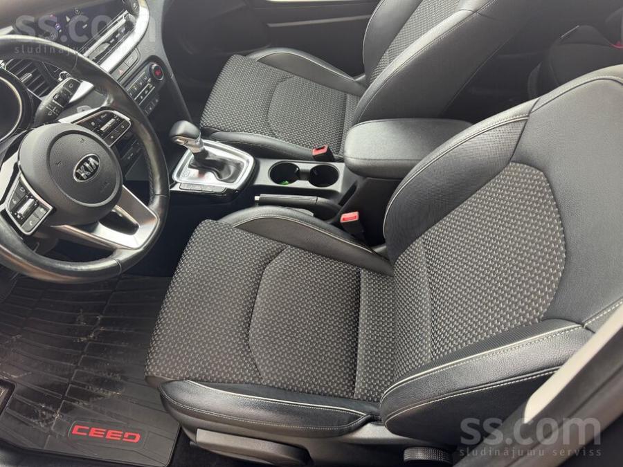 Black Kia Ceed 2019 in Riga, with an engine capacity of 1.40 L and mileage of 92 thousand km for 13000 €, photo 6 on AUTOMOTO.COM.LV