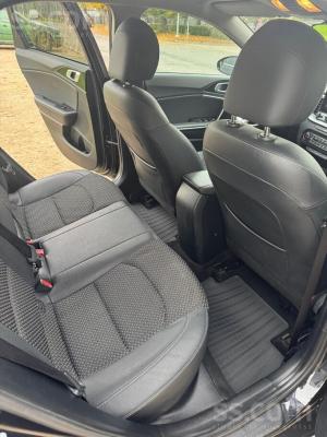 Black Kia Ceed 2019 in Riga, with an engine capacity of 1.40 L and mileage of 92 thousand km for 13000 €, photo 7 on AUTOMOTO.COM.LV