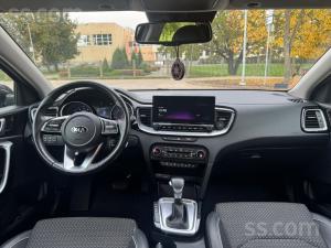 Black Kia Ceed 2019 in Riga, with an engine capacity of 1.40 L and mileage of 92 thousand km for 13000 €, photo 8 on AUTOMOTO.COM.LV