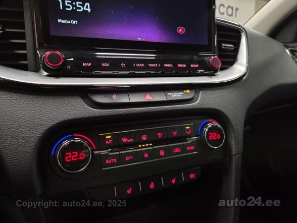 Black Kia Ceed 2020 in Tallinn, with an engine capacity of 1.40 L and mileage of 134 thousand km for 16900 €, photo 11 on AUTOMOTO.COM.LV